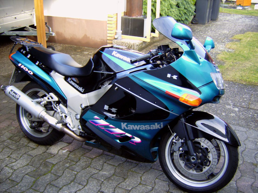Review of Kawasaki ZZR 1100 1993: pictures, live photos & description ...